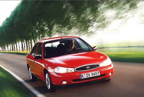Ford Mondeo I Hatchback (facelift 1996) 1.8 TD (90 Hp)